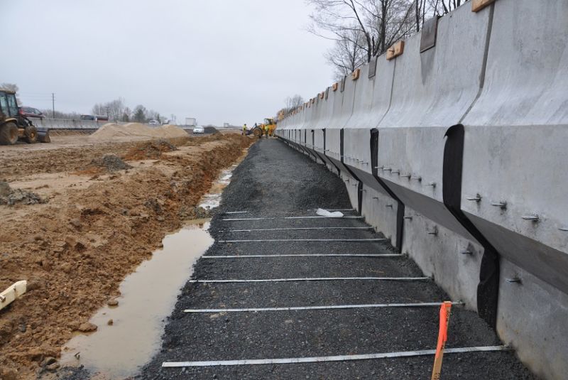 Concrete barriers and walls; safety and retaining solutions